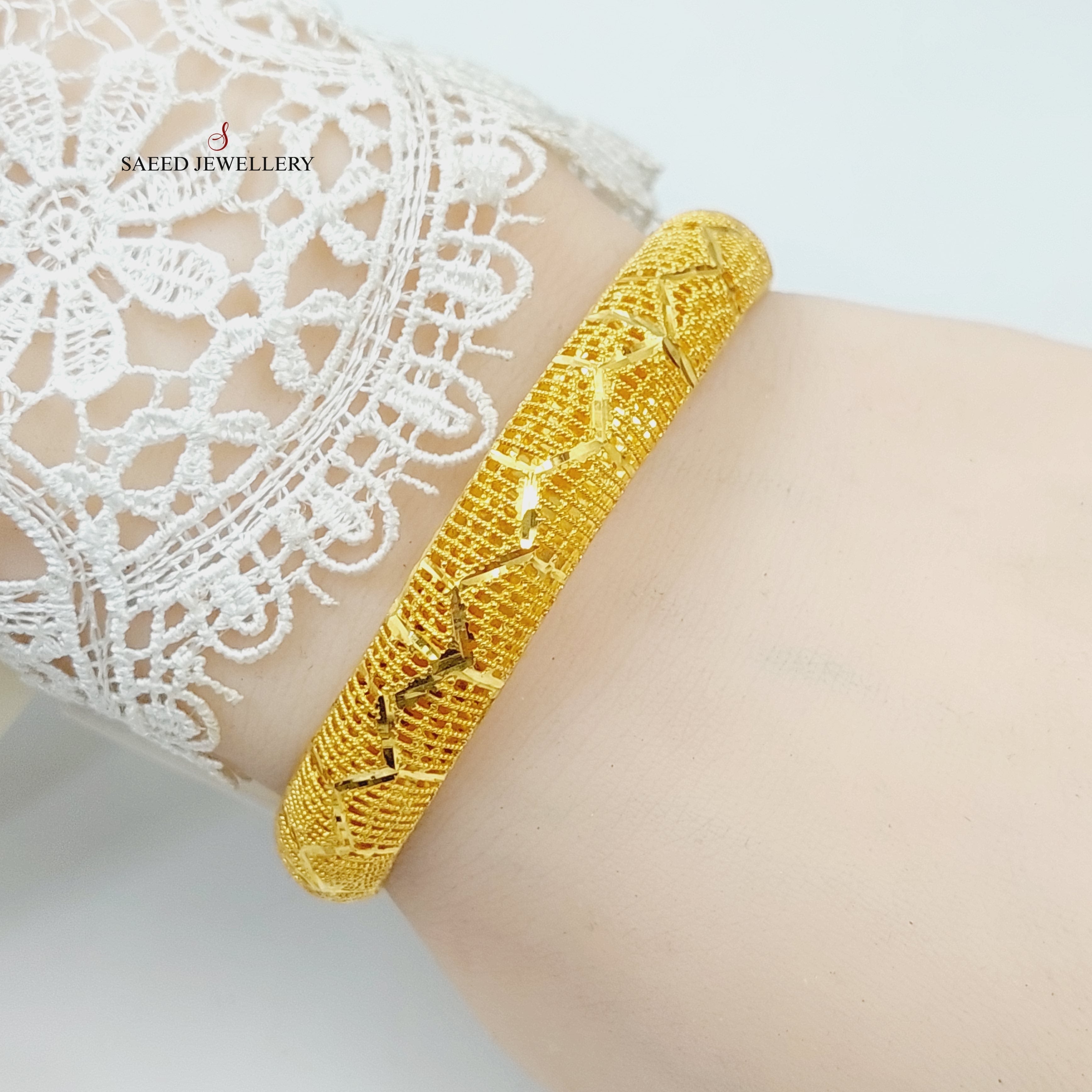 21K Engraved Emirati Bangle – Saeed Jewelry